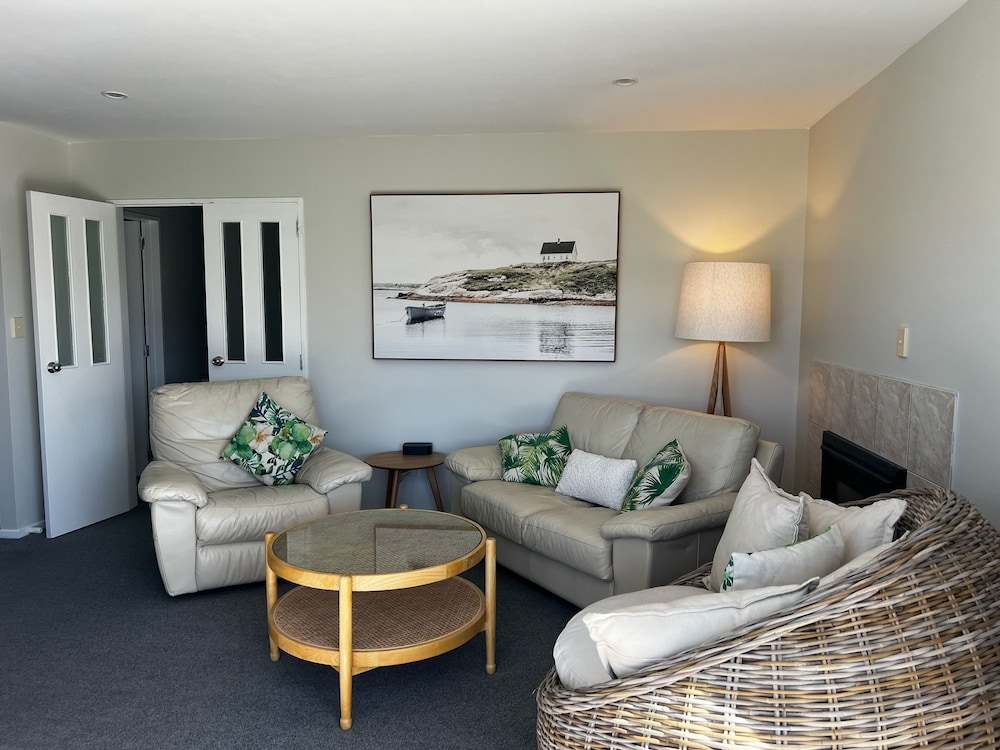 Waiake Beach Apartments - Auckland