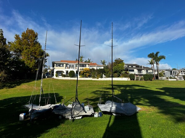 Waiake Beach Apartments - Auckland