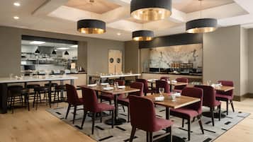 Pequeno-almoço preparado no momento diário (16.50 USD por pessoa)