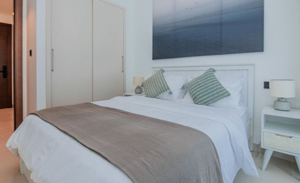 Inviting 2br Apartment - Only 10 Mins To Downtown - Sobha Creek Vista Reserve - 