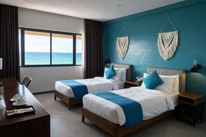 Quarto luxo, 2 camas de solteiro, para não fumantes, vista para o mar | Cofres nos quartos, escrivaninha, espaço de trabalho para notebook