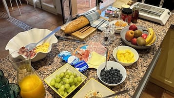 Café da manhã com buffet todos os dias (EUR 7.50 por pessoa)
