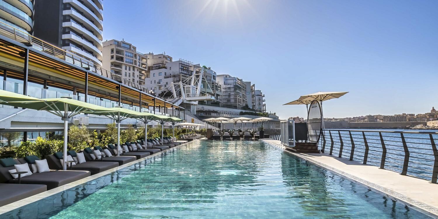 Piscina interna, piscina externa