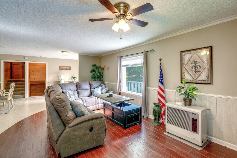 Fire Pit & Mountain Views: Quiet Sparta Getaway - Stone Mountain State Park, Roaring Gap