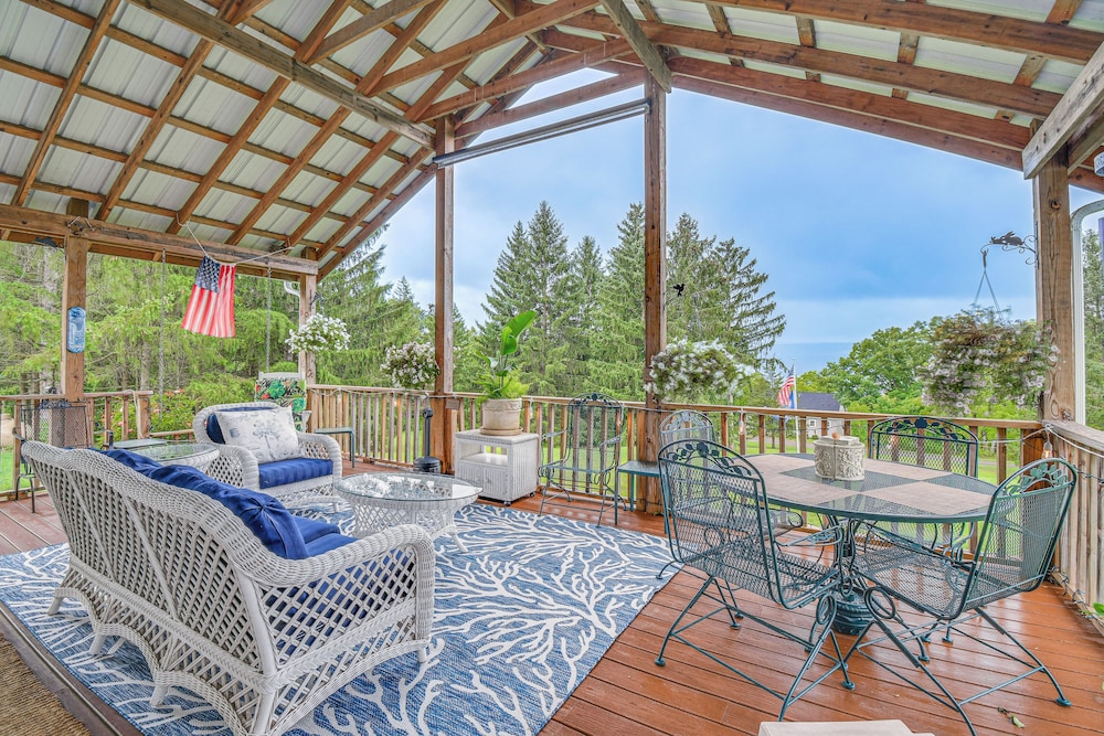 Seneca Lake Retreat W/ Deck - Walk To Wineries! - Cayuga Lake, NY