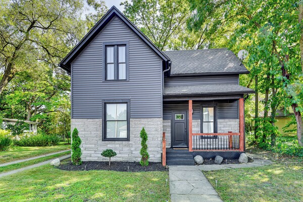 <1 Mile To Downtown South Bend: Dog-friendly! - South Bend, IN