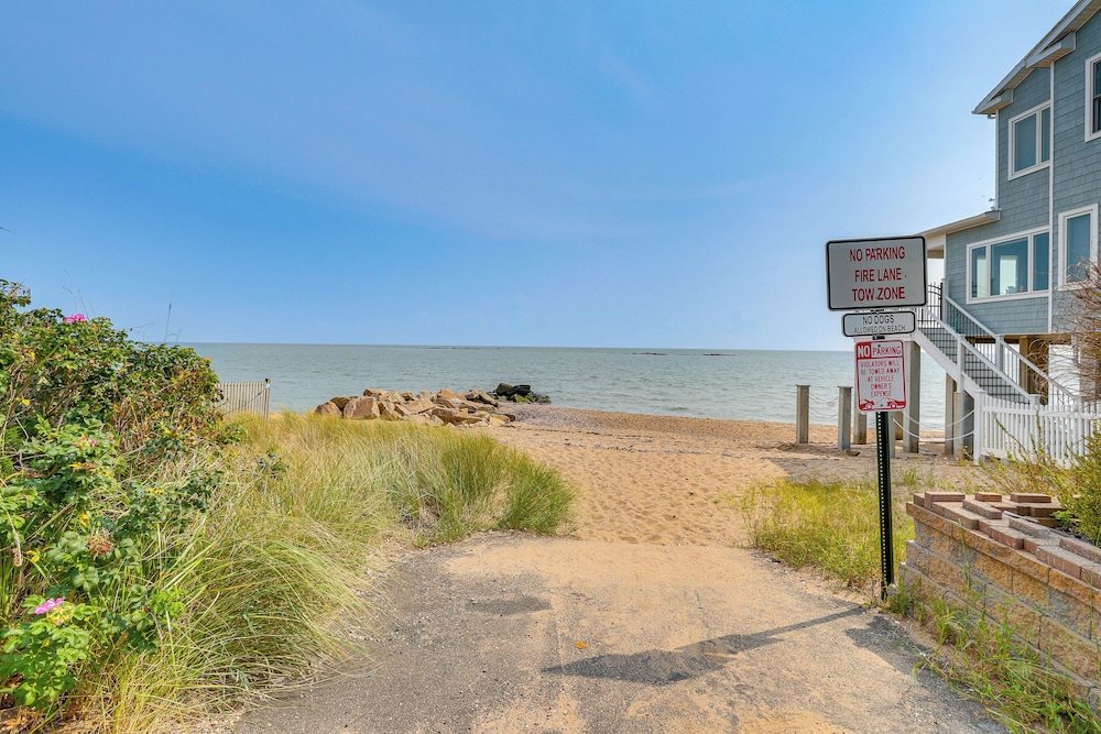 Walk To Beaches: Sunny East Haven Home W/ Grill - New Haven, CT