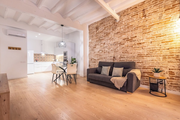 Apartamento Superior, Vista para a cidade | Sala de estar | Smart TV de 50 polegadas com canais digitais