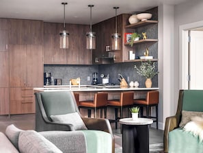 Quarto, 3 quartos, vista para a montanha (Residence) | Roupa de alta qualidade, cofre com capacidade para portátil, secretária 