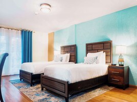 Roupa de alta qualidade, camas de colchão Tempur-Pedic, cofre no quarto