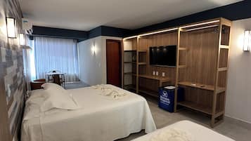 Quarto Familiar (Deluxe Com Vista Mar) | Minibar, roupa de cama fornecida