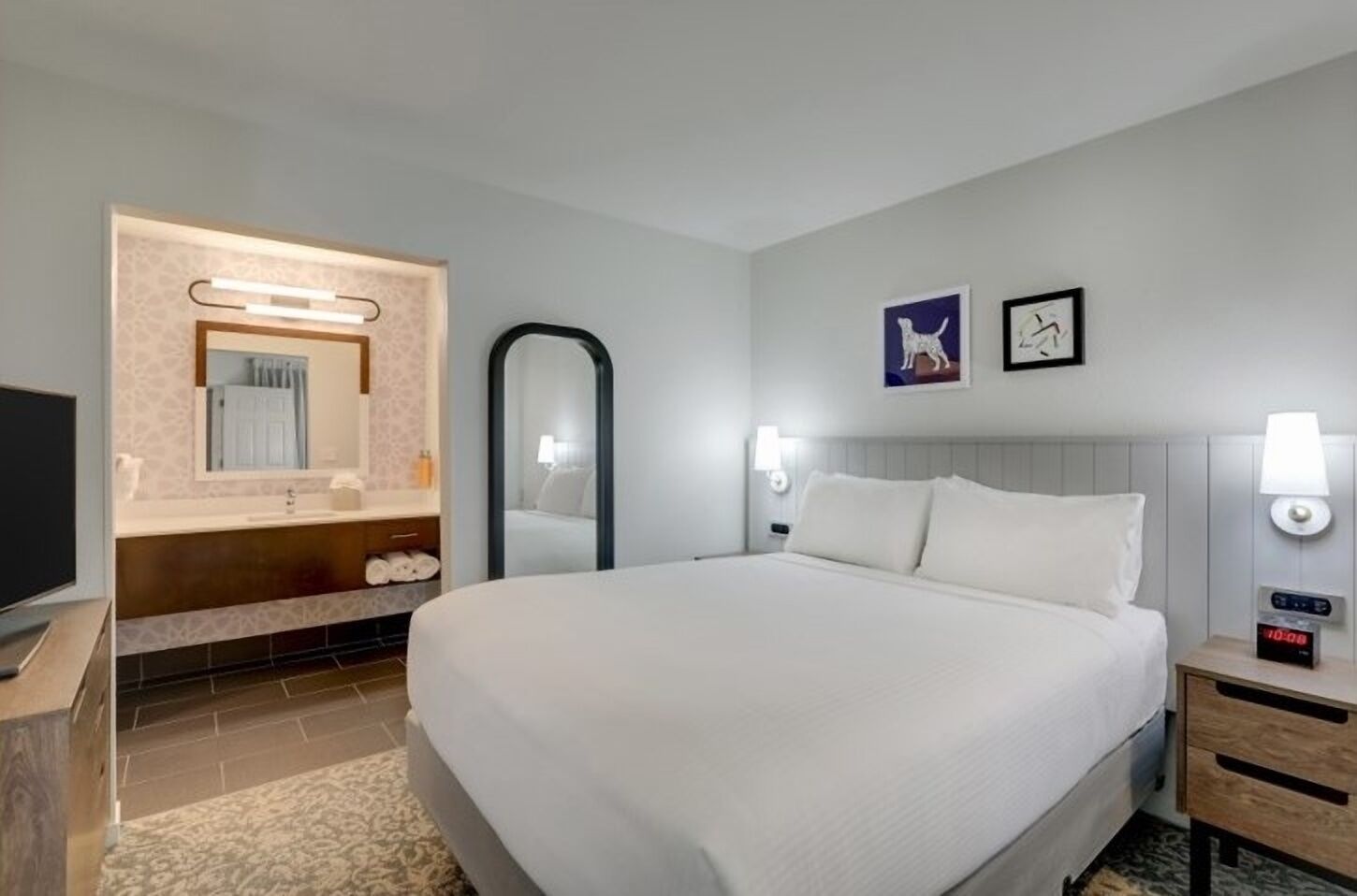 Queen Stay Near Golf Club At Moffat Field! Pool, Mini Market, Pets Allowed! - Sunnyvale, CA