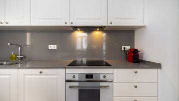 Apartamento, 1 quarto | Cozinha privada | Uma chaleira elétrica, uma torradeira