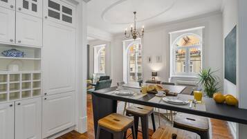 Apartamento, 1 quarto | Cozinha privada | Uma chaleira elétrica, uma torradeira