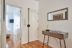 Apartamento, 1 quarto | Sala de estar | TV de ecrã plano 