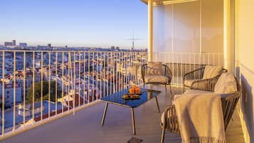 Apartamento, 3 quartos | Varanda