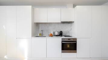 Apartamento, 1 quarto | Cozinha privada | Uma chaleira elétrica, uma torradeira