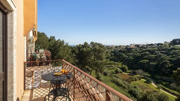 Apartamento, 4 quartos | Varanda