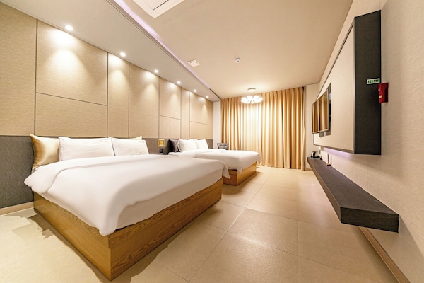 Quarto Twin Premium, vista para o oceano | Com mobília individualizada, Wi-fi grátis, roupa de cama fornecida
