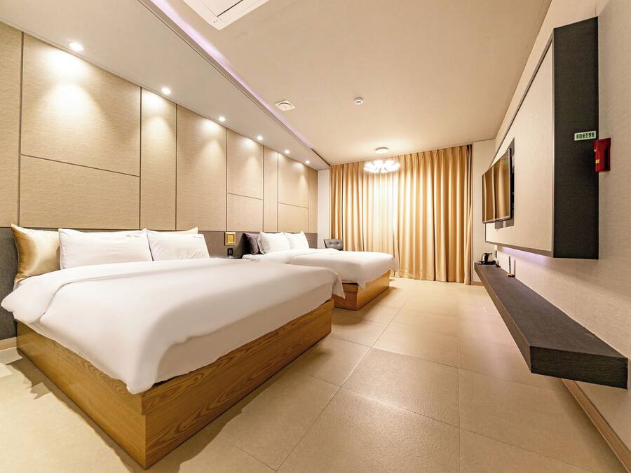 Quarto Twin Premium, vista para o oceano | Com mobília individualizada, Wi-fi grátis, roupa de cama fornecida