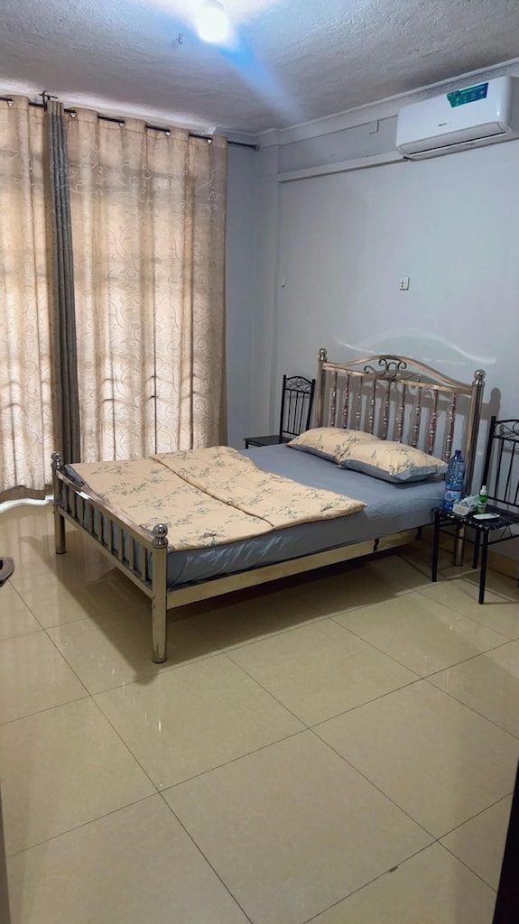 Comfy & Simple Room In The Middle Of Kinshasa,2 Minutes From The Boulevard - Kinshasa