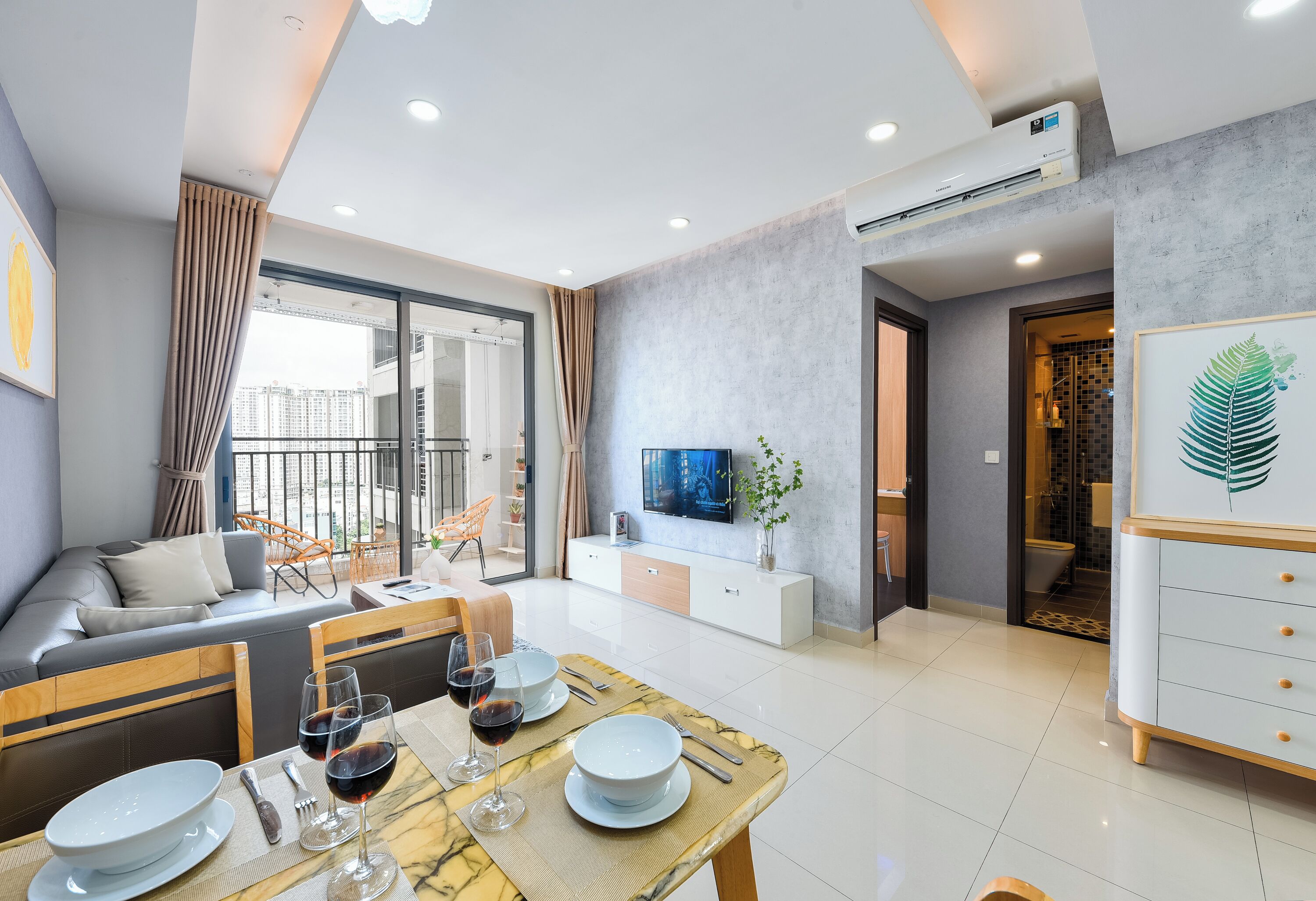 Apartamento superluxo, sacada | Roupas de cama premium, cofres nos quartos, individualmente mobiliados