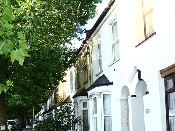 Earlycheckin Spacious House W/ Parking In London - Londra