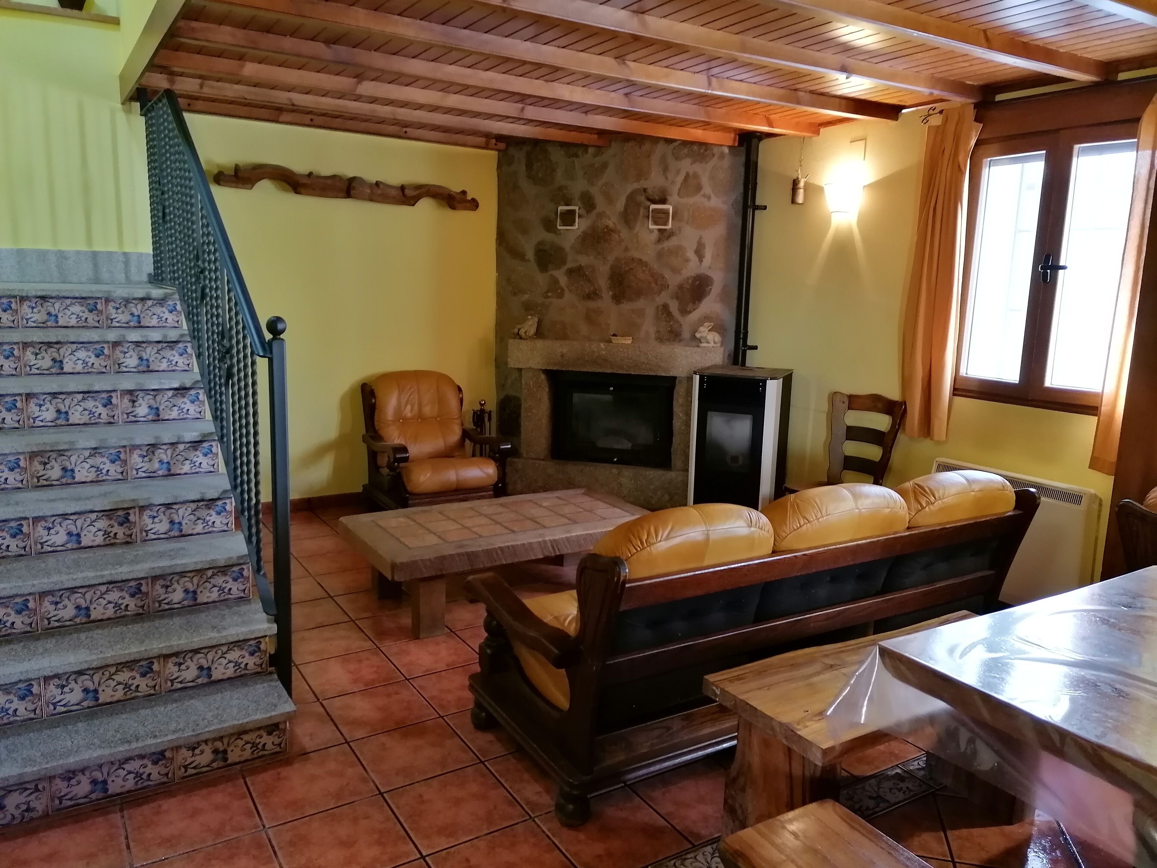 Gredos Norte Aldea Con 70 Habitantes - Avellaneda