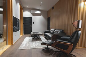 Penthouse de Luxo, varanda, Vista para a cidade | Sala de estar | TV de ecrã plano 