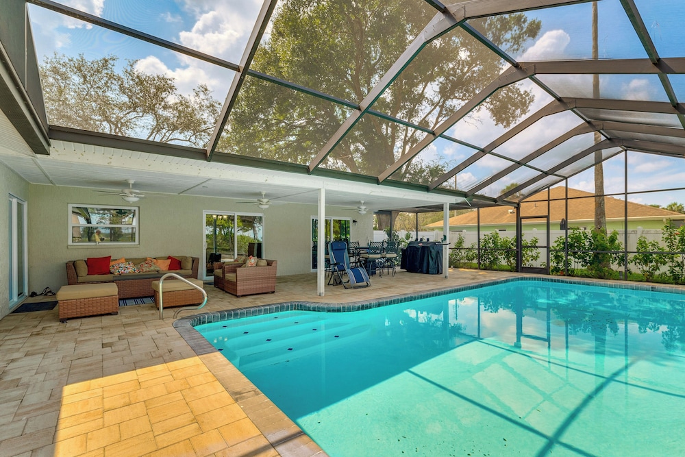 Weeki Lake Home: Heated Pool, By Disney & Kayaking - Spring Hill, FL