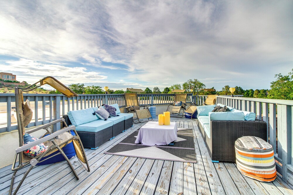 Deck, Putting Green & Views: Albuquerque Oasis - Albuquerque, NM