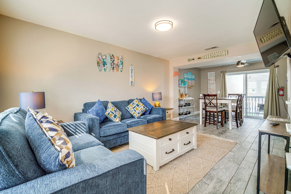 Bright Brigantine Townhome: Steps To Beach Access! - Long Beach Island, NJ