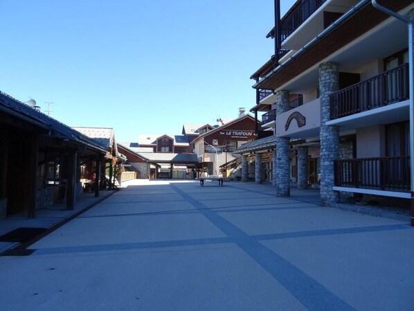 Wifi, 100m from ski slopes, Ground floor, balcony, ski locker, 24m² ...