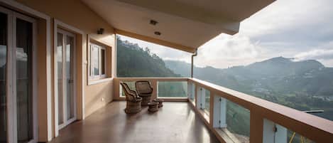 Quarto Superior, varanda, vista para o vale | Varanda