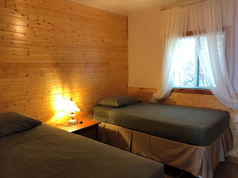 2 Bedroom Loft #7, Fireplace, A Lake View Outdoor Sauna - Ontario