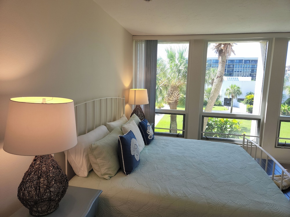 2 Bedroom Condo With Lanai Exit On Longboat Key By FVC - Longboat Key ...