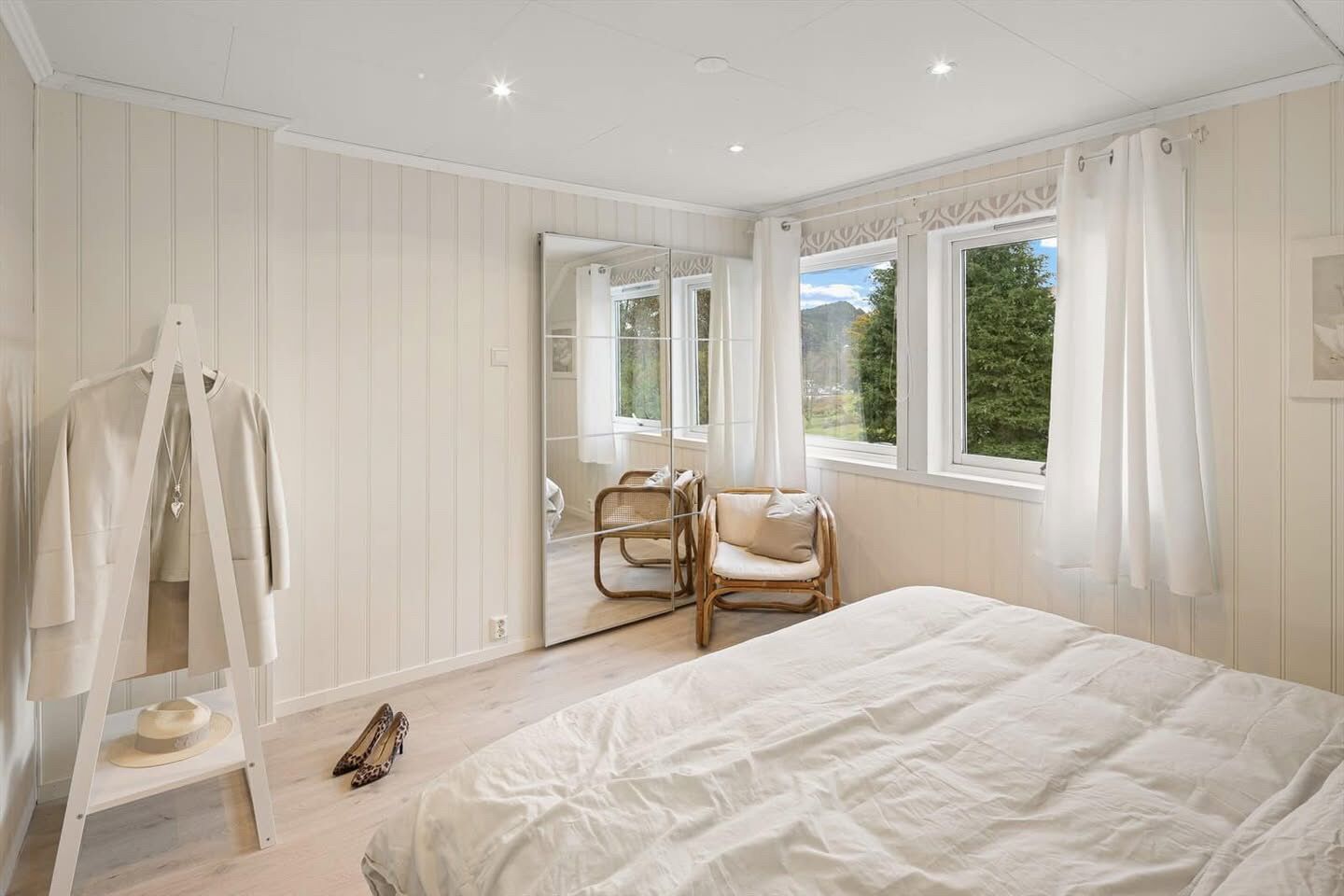 A Beautiful 3-bedroom Apartment With Stunning Views And Free Parking - Bergen