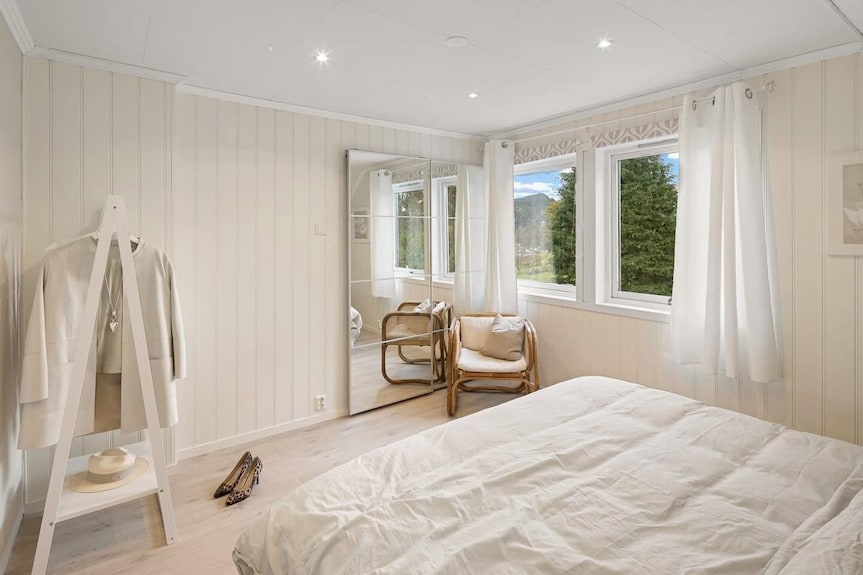 A Beautiful 3-bedroom Apartment With Stunning Views And Free Parking - Bergen