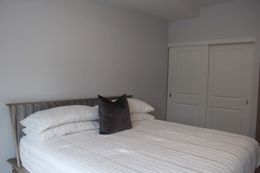 New The Carlyle 300 Grand Bend - Grand Bend