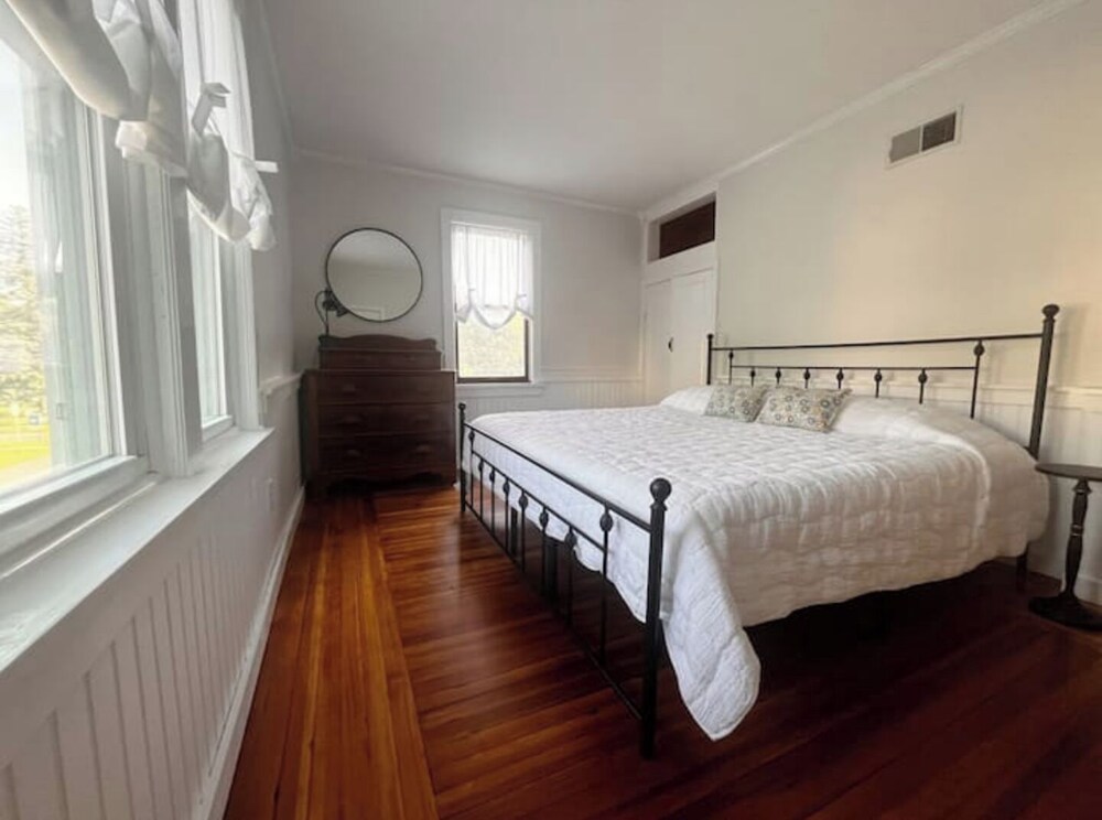 Paul's Cottage, Saratoga Springs, 4 Min Walk To Saratoga Race Course - Saratoga Springs, NY