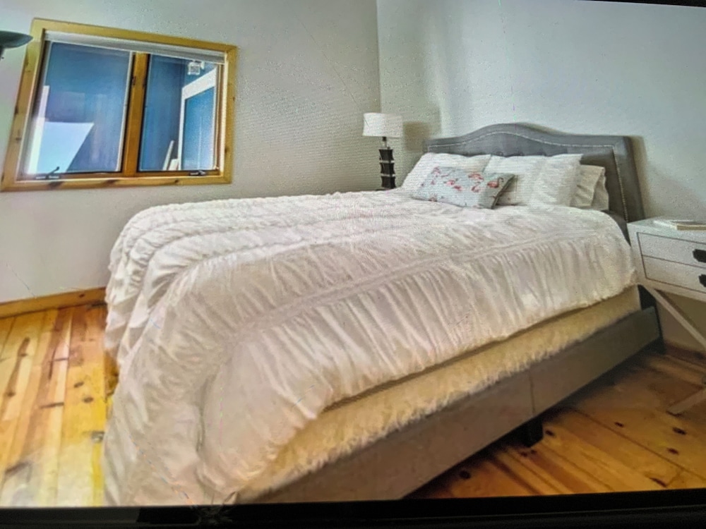 Charming 3-bedroom House With Wifi, Ac In New Buffalo With A 20x40 Indoor Pool - New Buffalo, MI