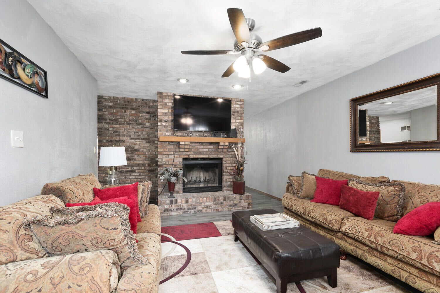Touch Of Class  3-bedroom Townhome In Belleville King Bedroom. - Belleville, IL