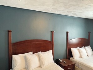 Quarto, 2 camas queen-size, não fumadores | Wi-fi grátis