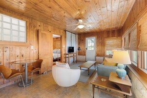 Casa, 2 quartos, pátio, vista para o rio | 2 quartos, roupa hipoalergénica, cortinas/cortinados opacos 