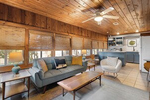 Casa, 2 quartos, pátio, vista para o rio | 2 quartos, roupa hipoalergénica, cortinas/cortinados opacos 