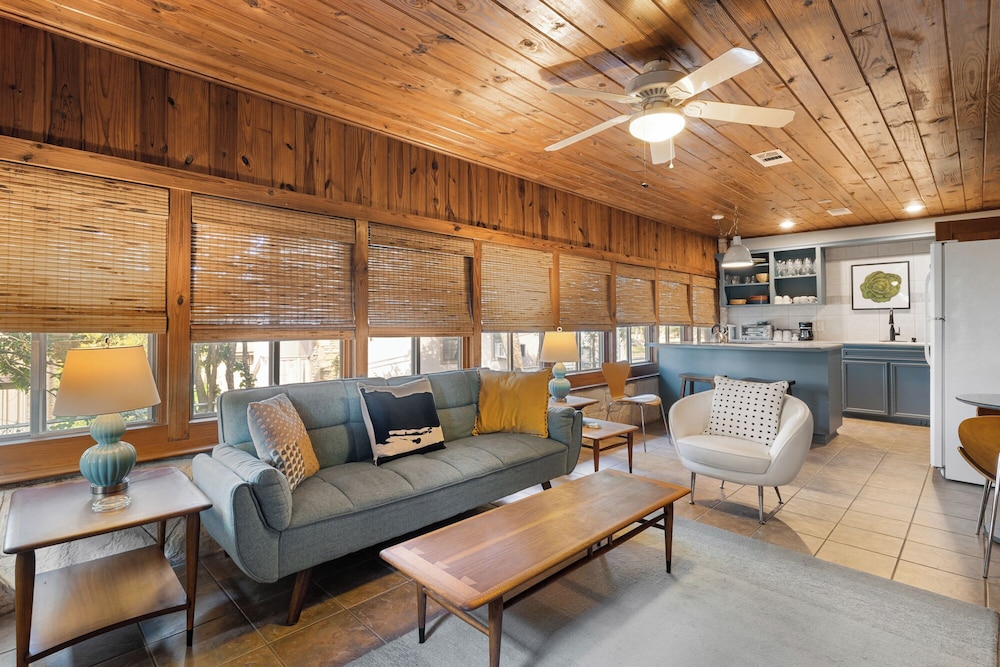 Waterlily Serenity - 2 Bedroom-creekside - Wimberley, TX