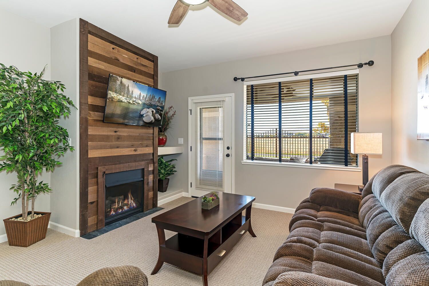 Luxury 1br Condo  Resort Amenities & Mountain Views  3-month Minimum - Reno