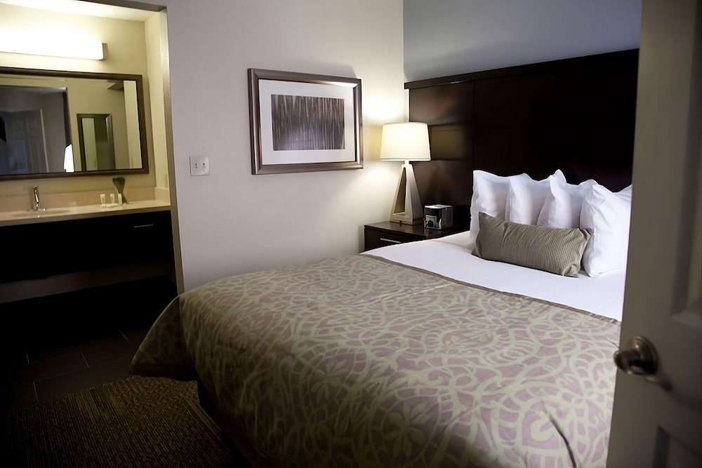 Relaxing 1 Br Suite | 3 Units W/ Bbq Facilities, Mini Fridge & Swimming Pool! - Mountain View, CA