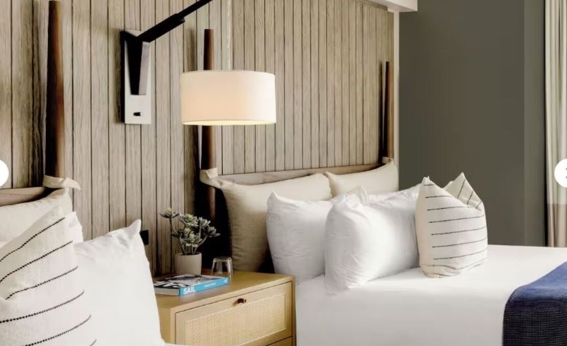 Picturesque Harbor Hotel With Outdoor Pool | Relaxing Waterview Room - Newport, RI