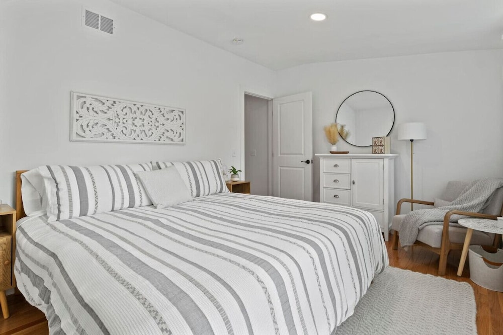 Cozy Downtown Apartment - 1br - Greece, NY